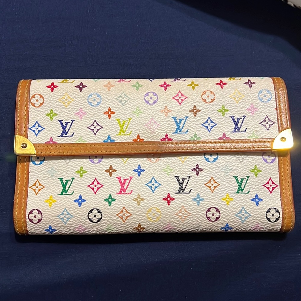 Authentic Louis Vuitton International Wallet. - Gem